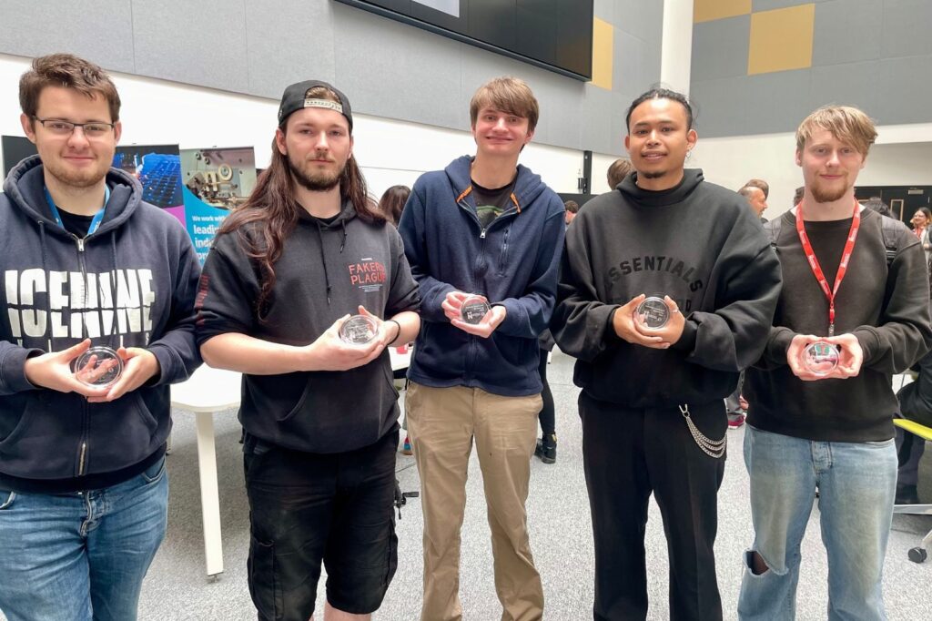 Gaming students turn back time to create retro arcade games | UON