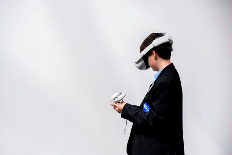 Thousands of school children explore STEAM Northants | UON