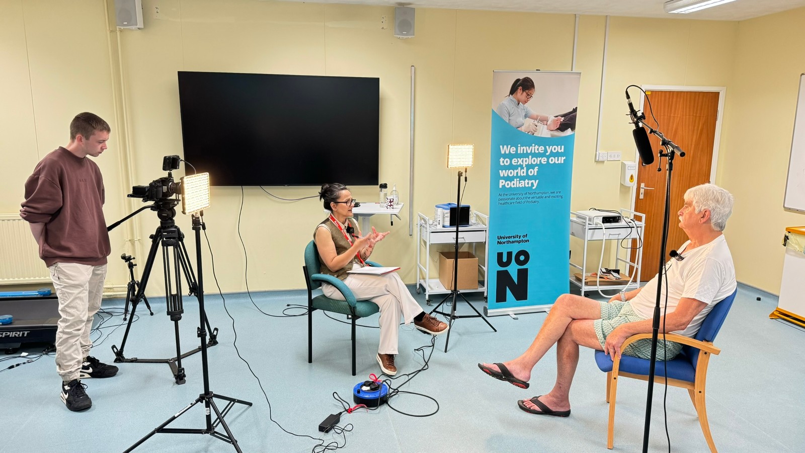 Talking heads and happy feet with new, cross-Faculty collaboration | UON