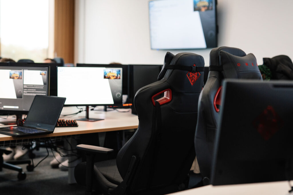 Starting a business in Esports: Content Creator/Streamers Perspective | UON